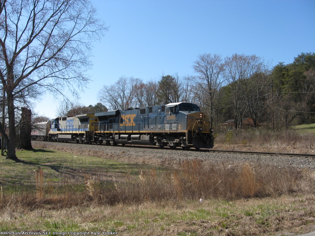 CSX 5385 leading P916 23